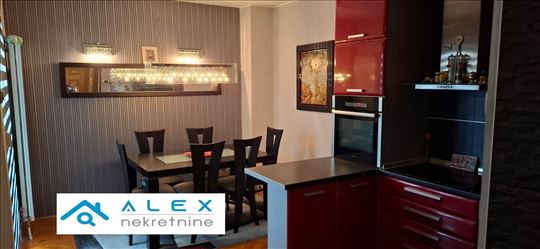 Lep trosoban duplex u centru grada