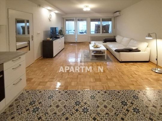 Renoviran 2.0 stan sa baštom, prodaja ID#1971