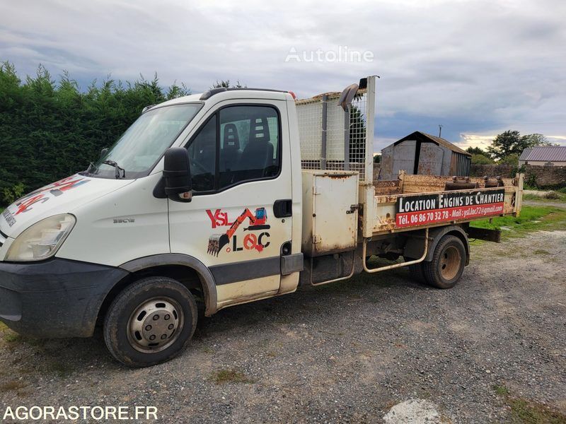 Prodaje se IVECO 35C12 kamion kiper < 3.5t na aukciji