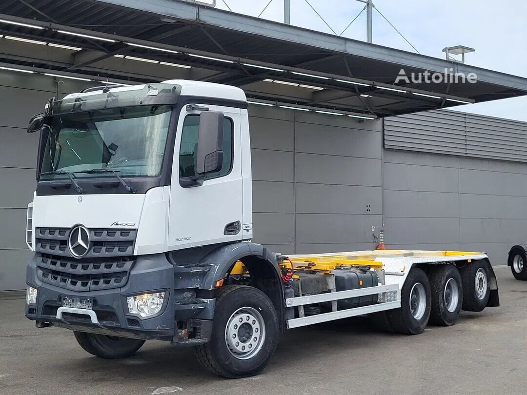 Prodaje se Mercedes-Benz Arocs 3232 kamion furgon na aukciji