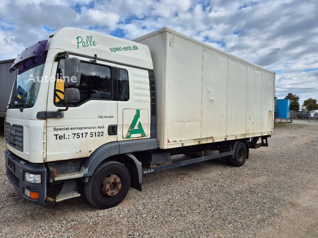 MAN TGL 10 / 12.180 4x2 with lift /ramp kamion furgon