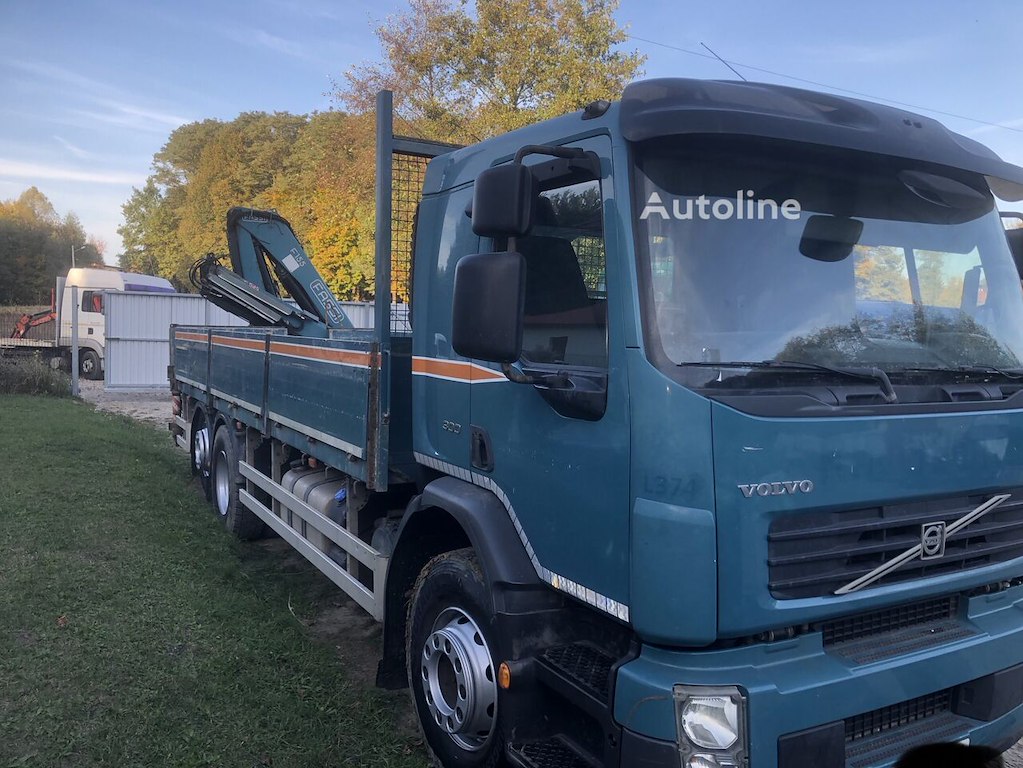 Volvo FE 300 kamion s ravnom platformom