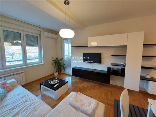 Dvosoban lux stan sa garažom,novogradnja