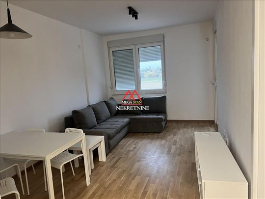 Izdaje se jednoiposoban stan – Square Garden