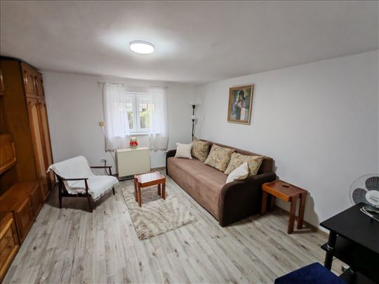 Ul. Mire Popare, namešten stan u prizemlju