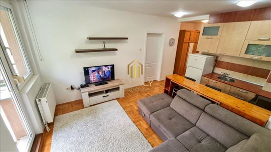 Jednoiposoban stan na Novoj Detelinari - 41m²