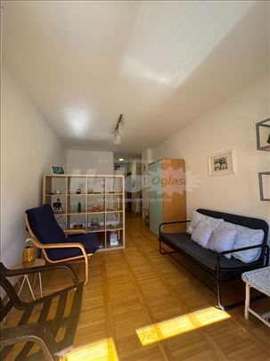 Nameštena garsonjera 30m² sa terasom – Podbara