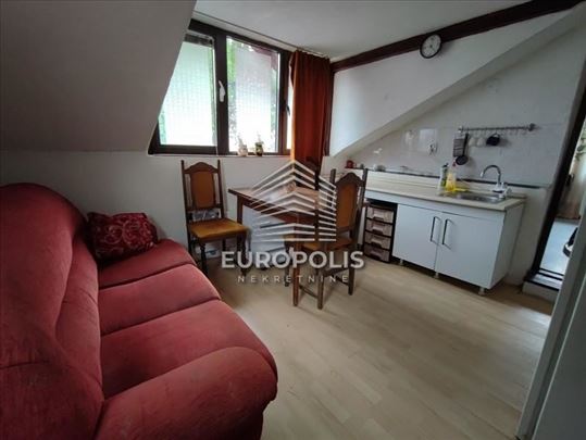 Dvosoban stan na spratu kuće površine 38m² ID#8034