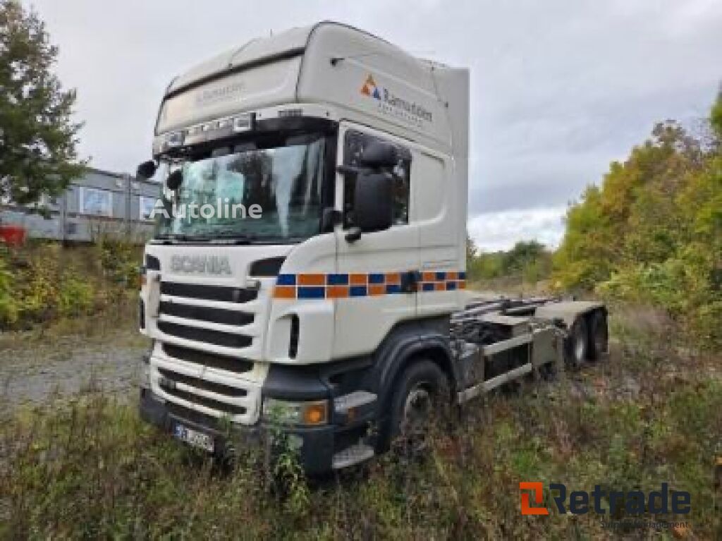 Prodaje se Scania R480LB rol kiper sa kukom na aukciji