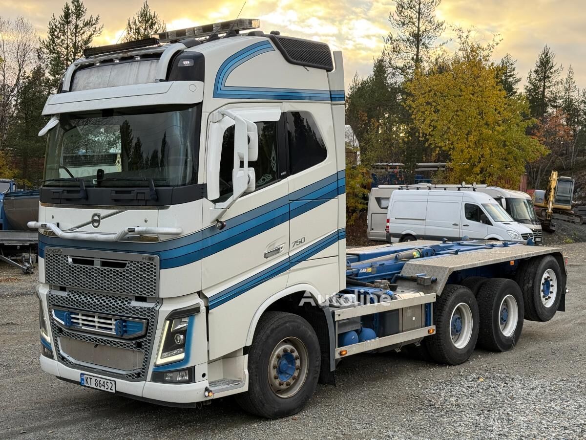 Prodaje se Volvo FH16 750 8X4 rol kiper sa kukom na aukciji