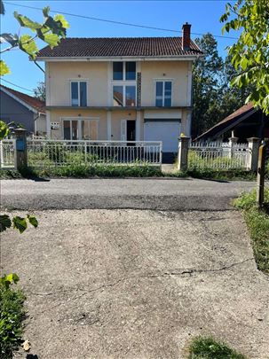 Kuća Na Prodaju