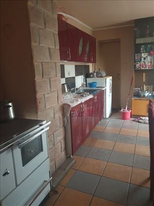 Ilinci dve kuće 83m2+53m2 na placu od 500m2 HITNO!
