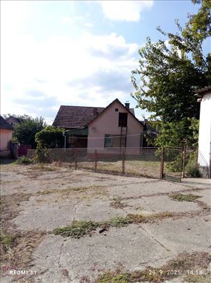 Jazak četvorosobna kuća 66m2 +2252m2 plac HITNO!