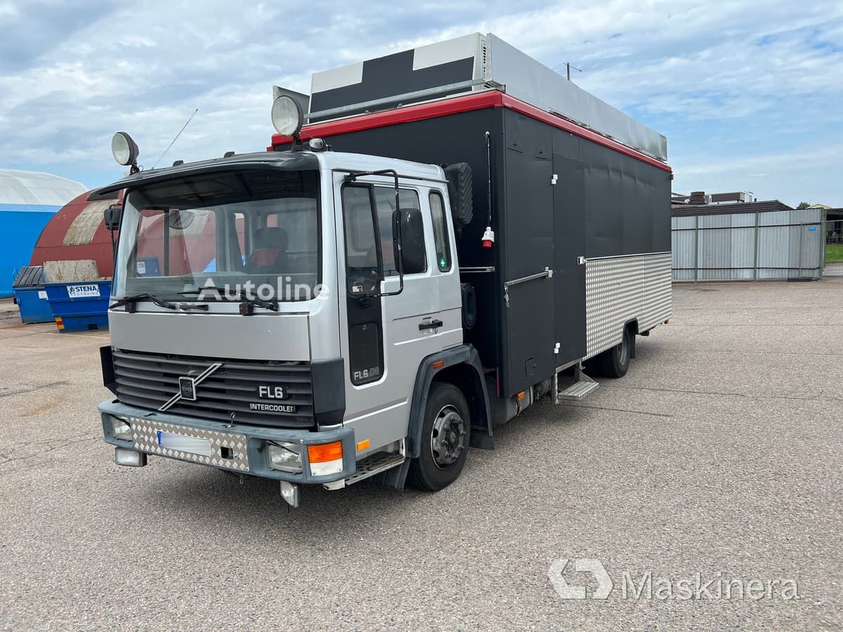 Prodaje se Volvo FL611 kombi za brzu hranu na aukciji