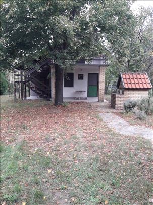 Kuca sa placem, vikend naselje Jabukov cvet