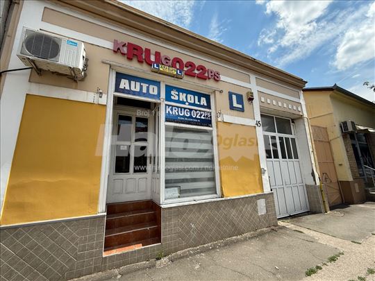 Poslovni prostor za izdavanje u širem centru Rume