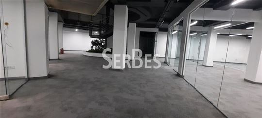 Lux poslovni prostor 300m2 na Bulevaru Oslobodjenj