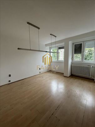 Izdaje se poslovni prostor, Banatić, 71m2, 440e