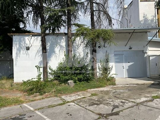Izdaje se lokal/poslovni prostor u Zemunu