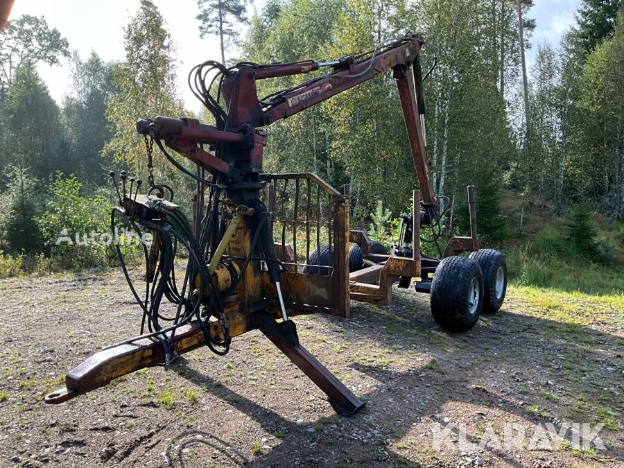 Prodaje se Skogsvagn med kran šumarsku prikolicu na aukciji