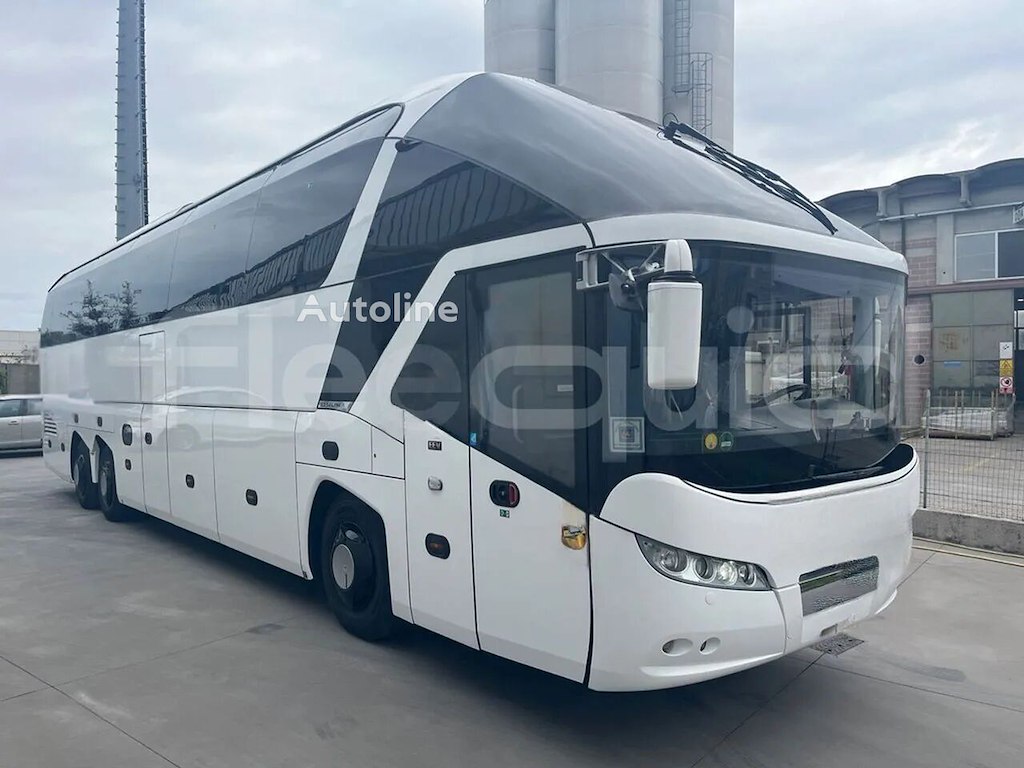 Prodaje se Neoplan Starliner turistički autobus na aukciji