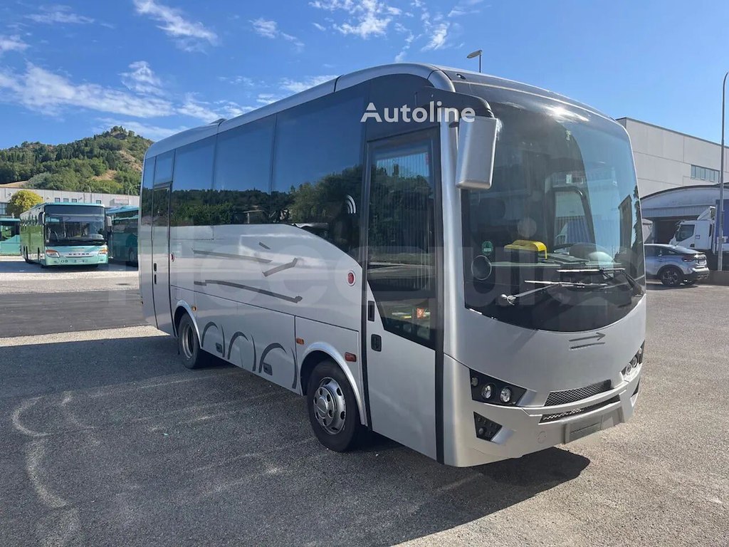 Isuzu Novo turistički autobus
