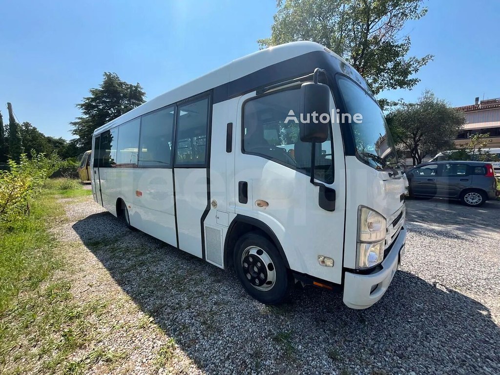 Isuzu P65 školski autobus