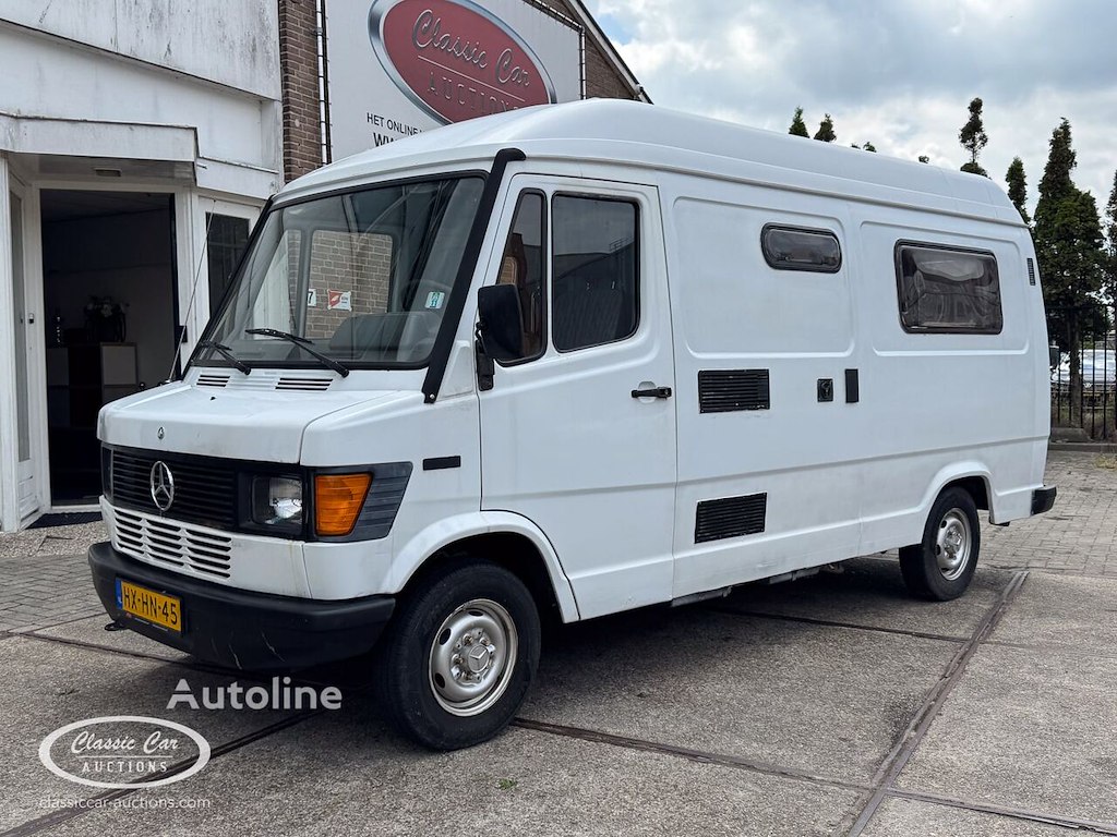 Prodaje se Mercedes-Benz 210 kamper kombi na aukciji
