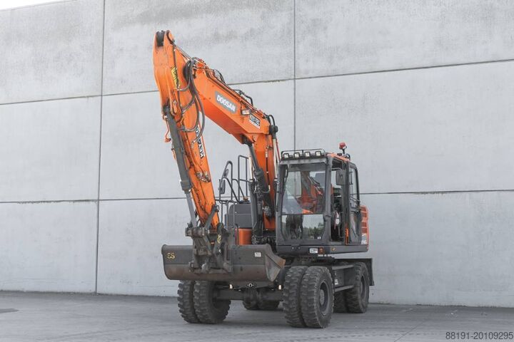 Bager na točkovima
Doosan DX 140 W