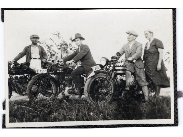 1934. Vršački Mortorciklisti na izletu.