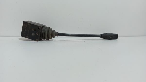 LS201528 prekidač pod volanom za Renault AE/MAGNUM/PREMIUM/MIDLUM/MAJOR/MIDDLE/KERAX kamiona