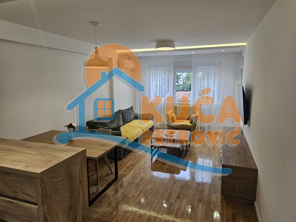 Trosoban stan, 73 m2, Centar, Cara Dušana ID: i-014941