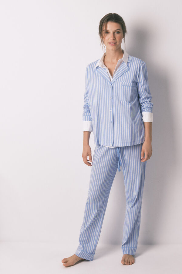 Langer, blau Streifen Pyjama im Hemdlook aus 100 % Baumwolle