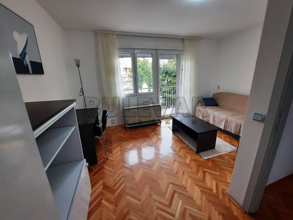 Izdaje se odličan dvosoban stan kod Medicinskog fakulteta, 52m2