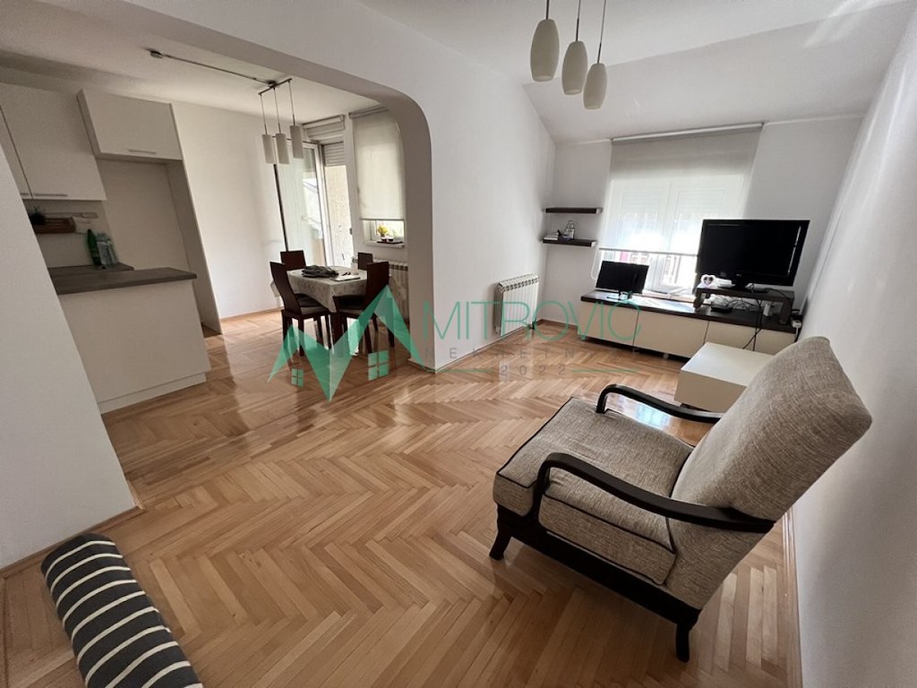 Izdavanje, Stan, 102m2 , Detelinara