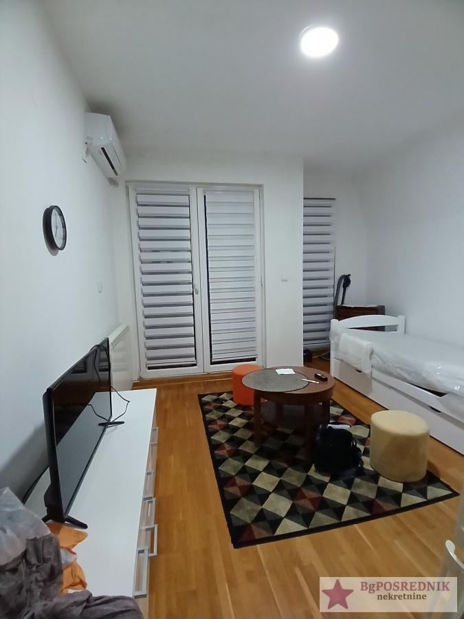 Voždovac, Vojvode Vlahovića, Miodraga Živanova, 23m2