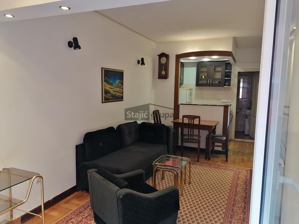 Odličan, renoviran 1. 5