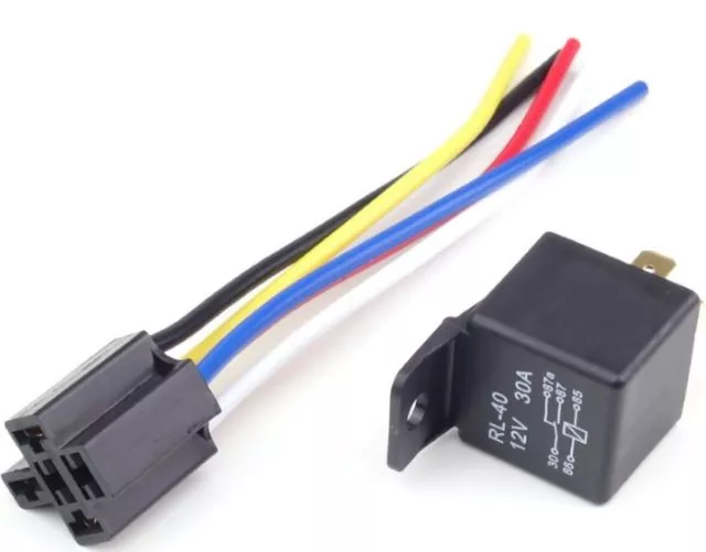 RELEJ SVETLA 5 IZVODA 30A 12V, SA DŽEKOM – AMIO 01619