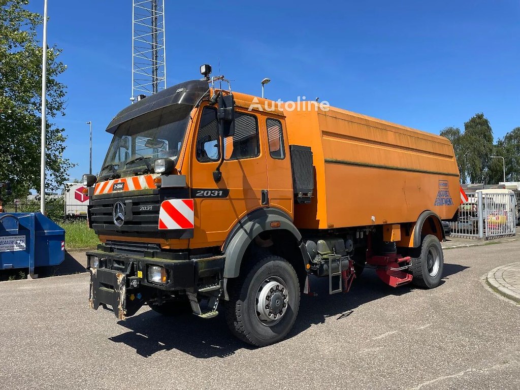 Mercedes-Benz SK 2031 4x4 Bladgeveerd Veeg/Zuigmaschine Schmidt Ex-Airport čistač aerodroma