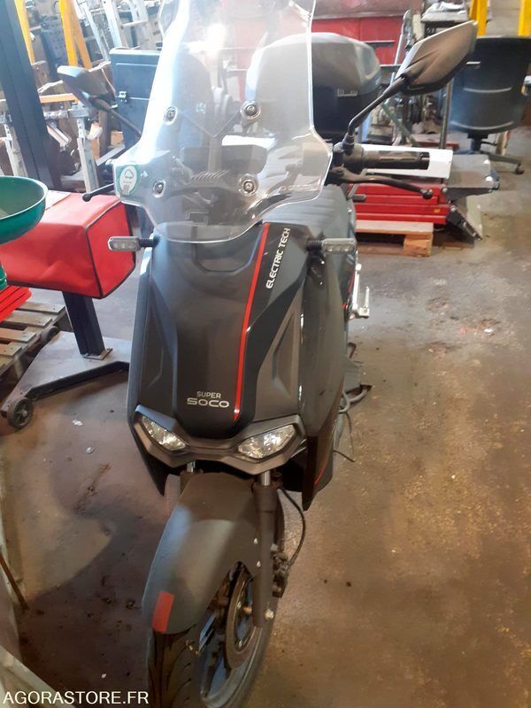 Prodaje se SUPER SOCO CPX skuter na aukciji