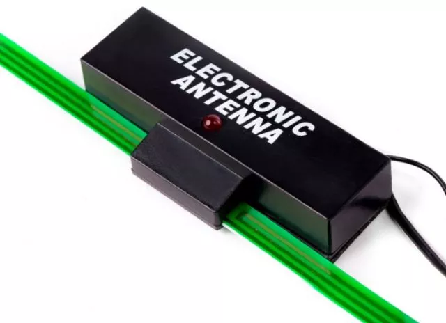 ANTENA ELEKTRONSKA SA POJACIVACEM UNUTRASNJA – AMIO 01128