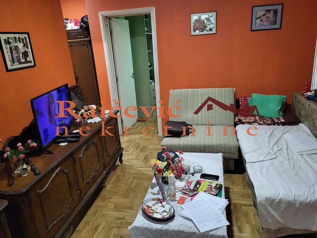 VOZDOVAC VOJVODE VLAHOVICA 37m2 , T , 400e