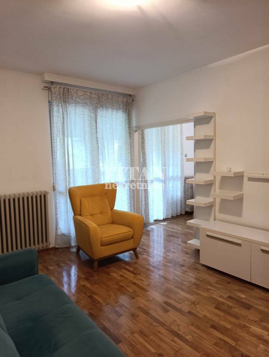 renoviran uknjizen odmah useljic ID#5546