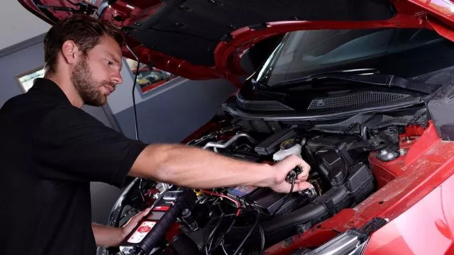 SERVIS NISSAN NV200