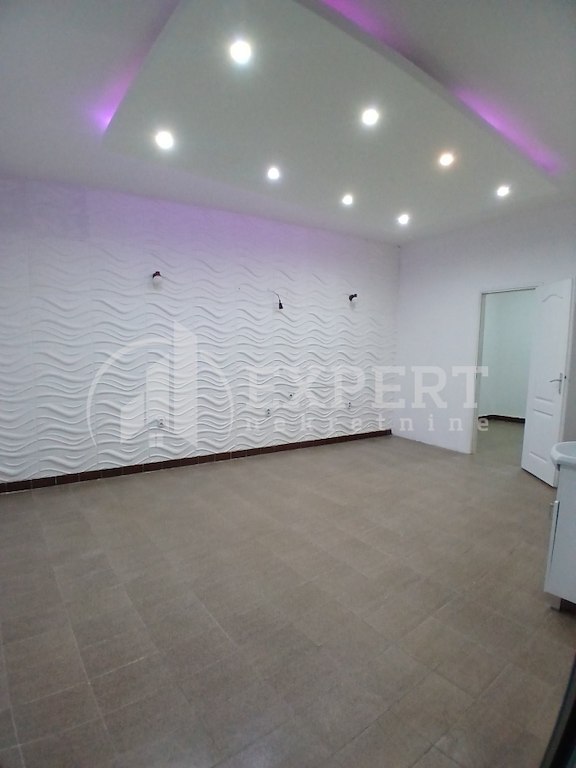 Izdaje se lokal kod Pravnog fakulteta, 30m2