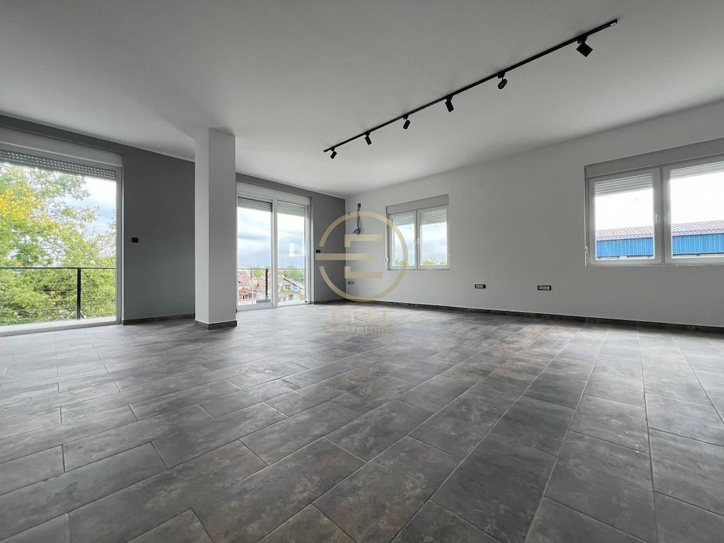 NOV poslovni prostor + 12 Parking Mesta, 148m2