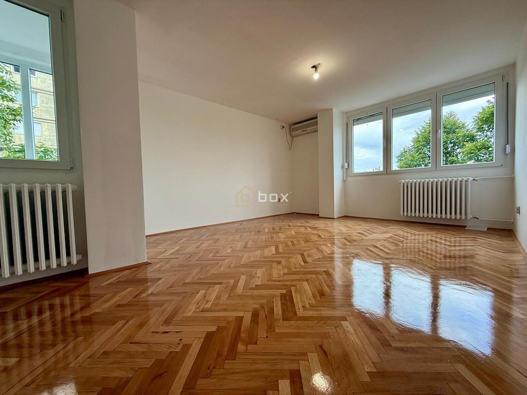 Trosoban stan, 70m2, Bulevar Nemanjića