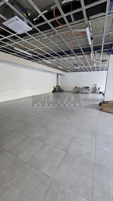 Izdaje se nov, neuseljavan stan poslovni prostor u novom kompleksu Planet Residence, 207m2