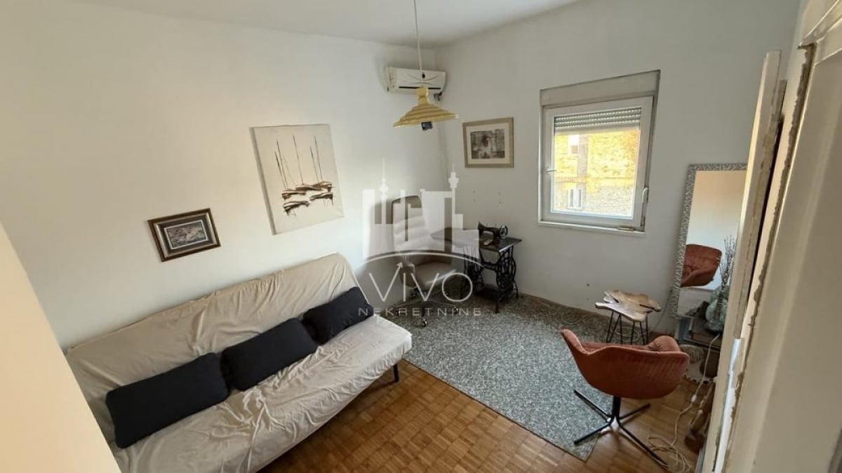Krunska salonska zgrada, 21m2, 0. 5 VI ID#1753