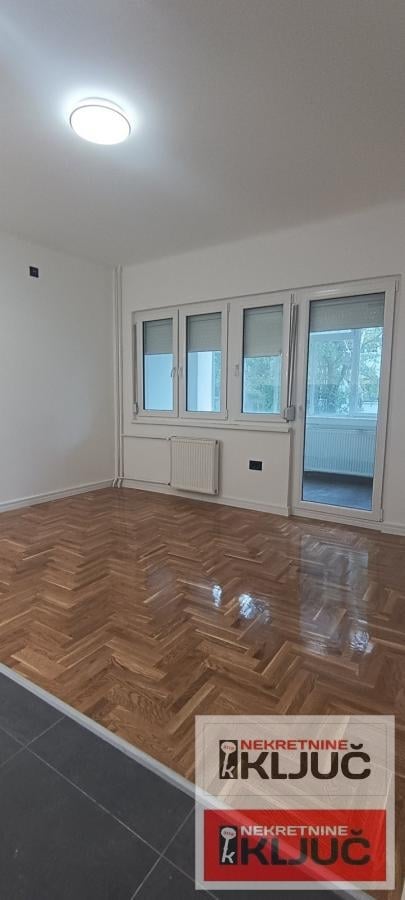 DETELINARA, 71m2 + Terasa, Troiposoban, Renoviran, Visoko prizemlje